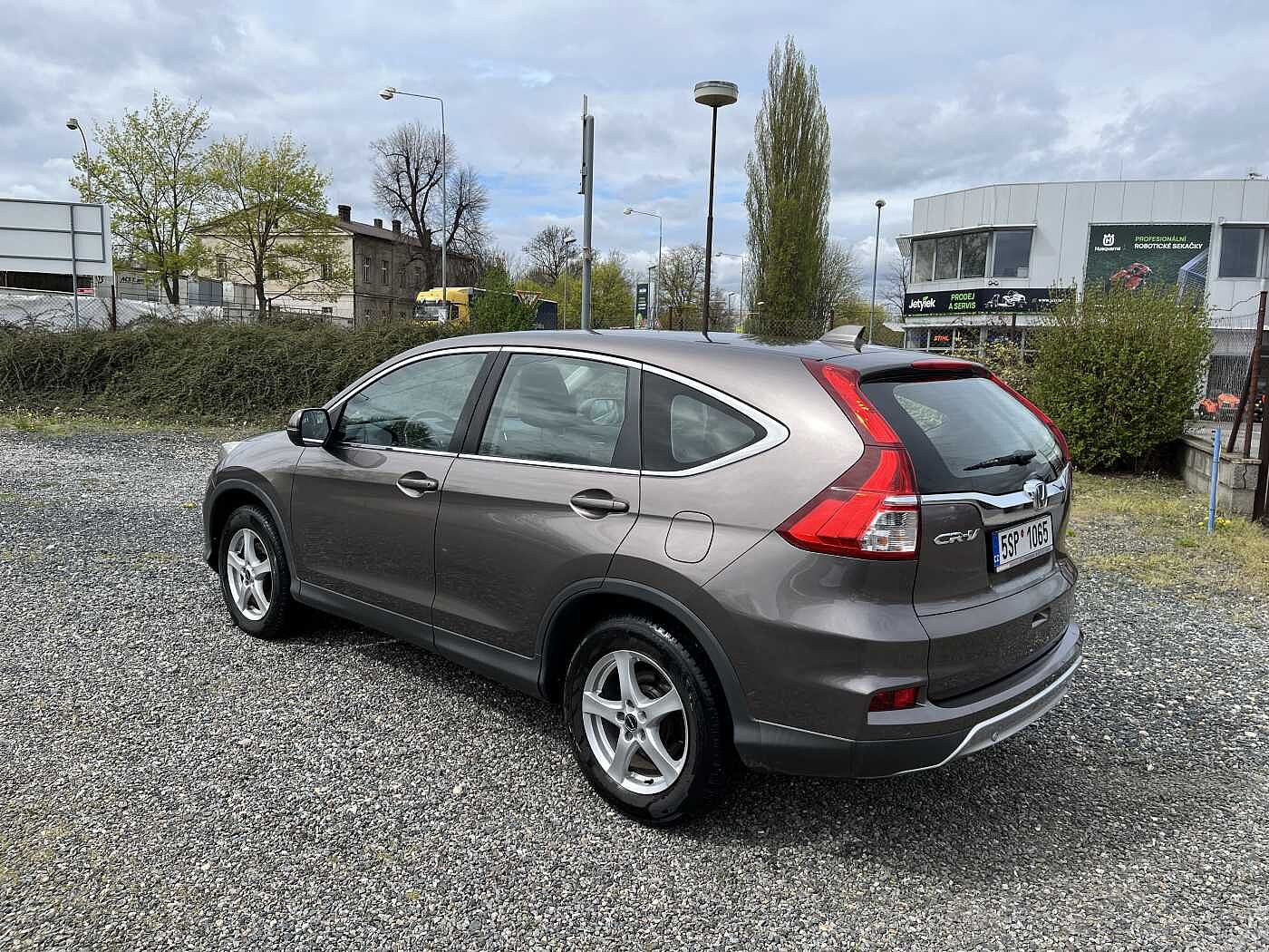 Ojetá Honda CR-V kompaktní SUV. Zde nakupte ojetý vůz Honda Approved.