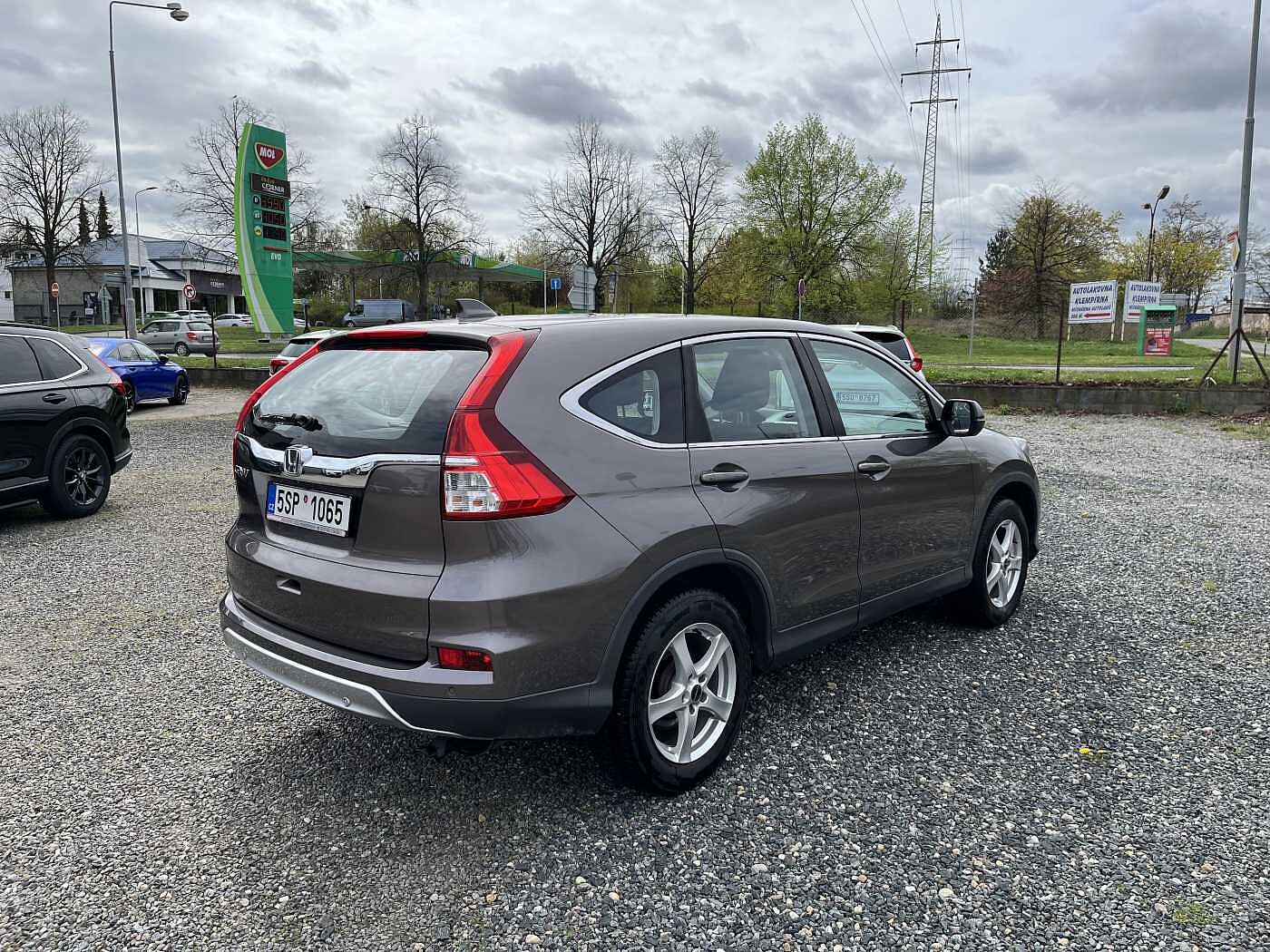 Ojetá Honda CR-V kompaktní SUV. Zde nakupte ojetý vůz Honda Approved.